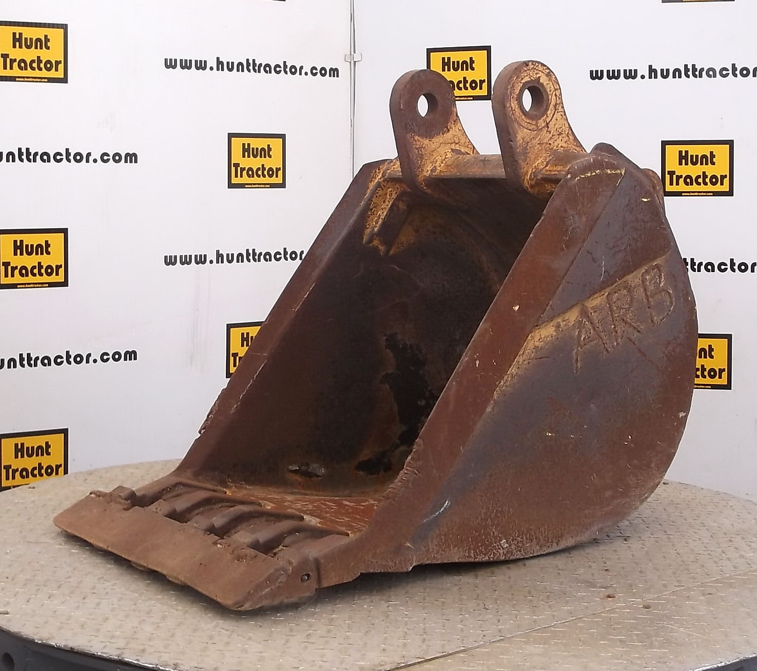 Attachment Zone - Used 24" Case 580L Pin-On Backhoe Bucket For Sale