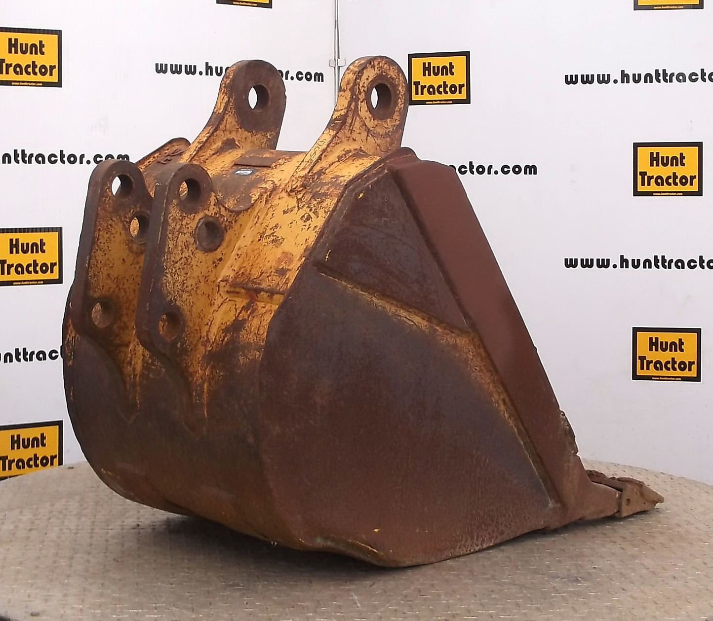 Attachment Zone - Used 24" Case 580L Pin-On Backhoe Bucket For Sale