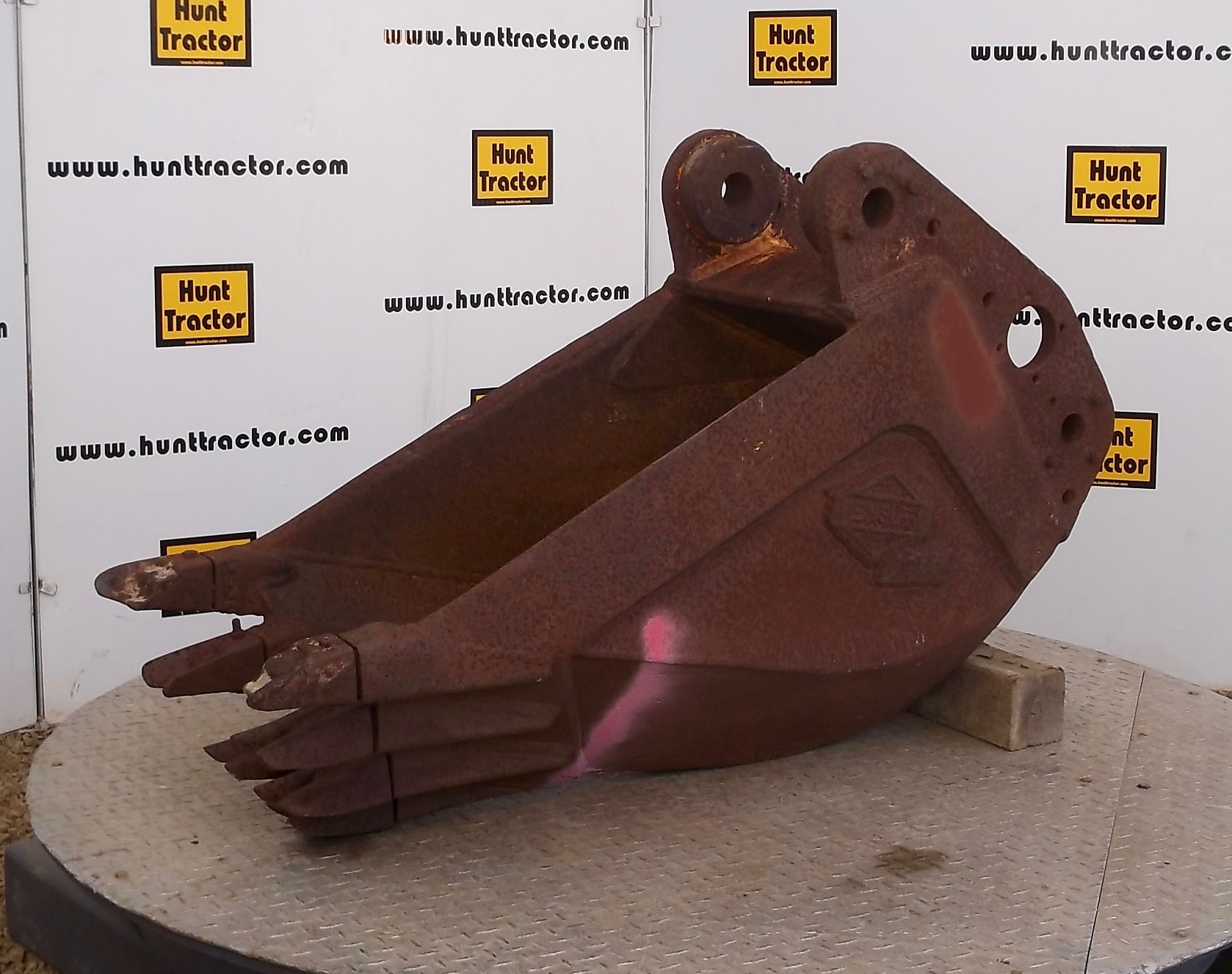 Attachment Zone - Used 16" *Non-Standard* Pin-On Frost Bucket For Sale