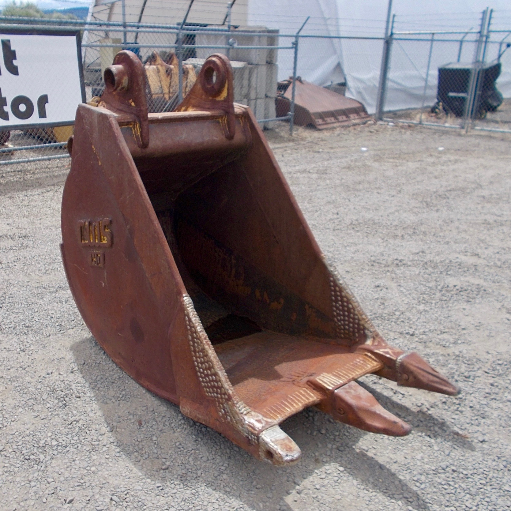 Attachment Zone - Used 36" Pin-On Excavator Bucket For Sale