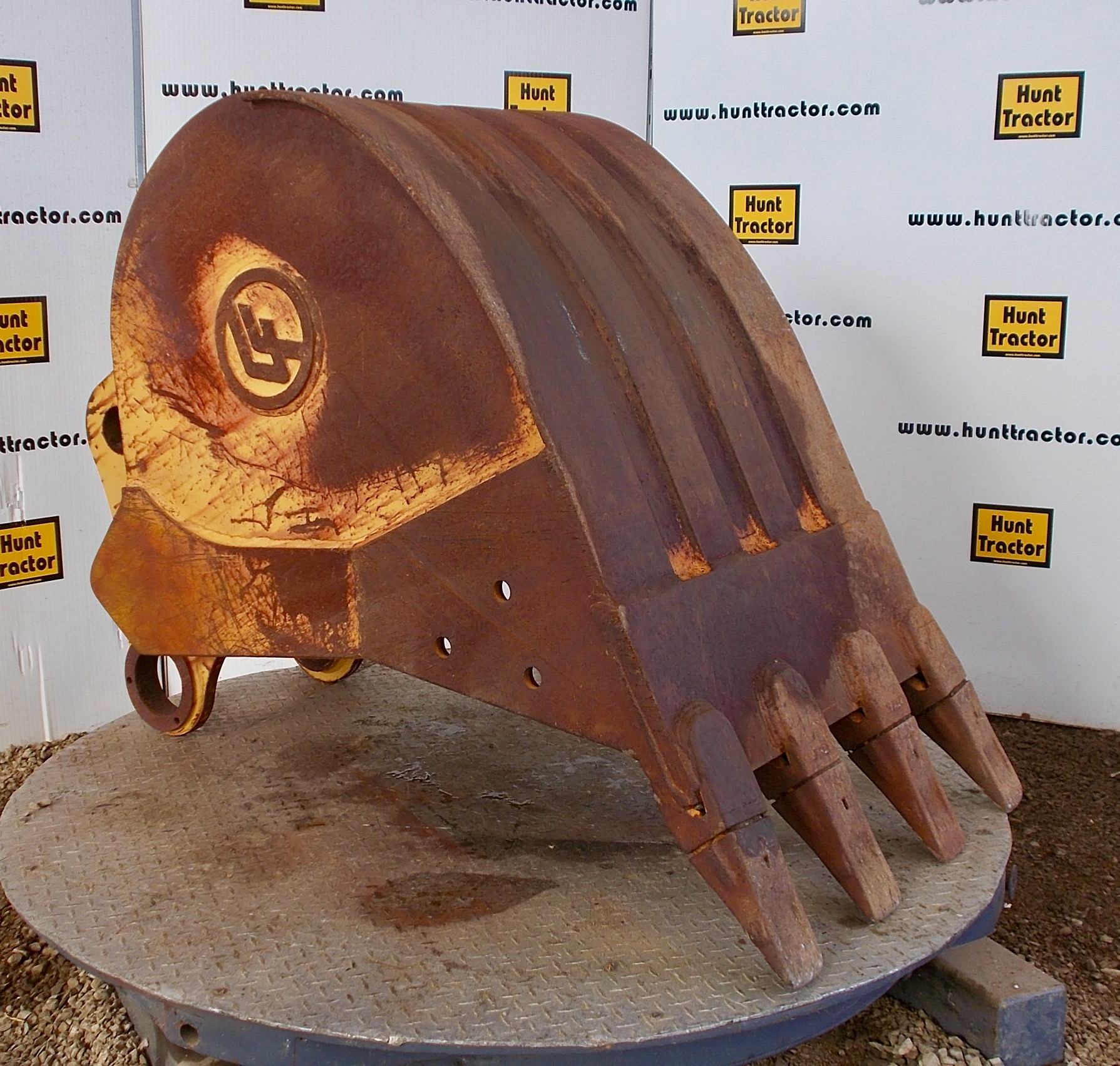 Attachment Zone - Used 30" Case CX160 Pin-On Excavator Bucket For Sale