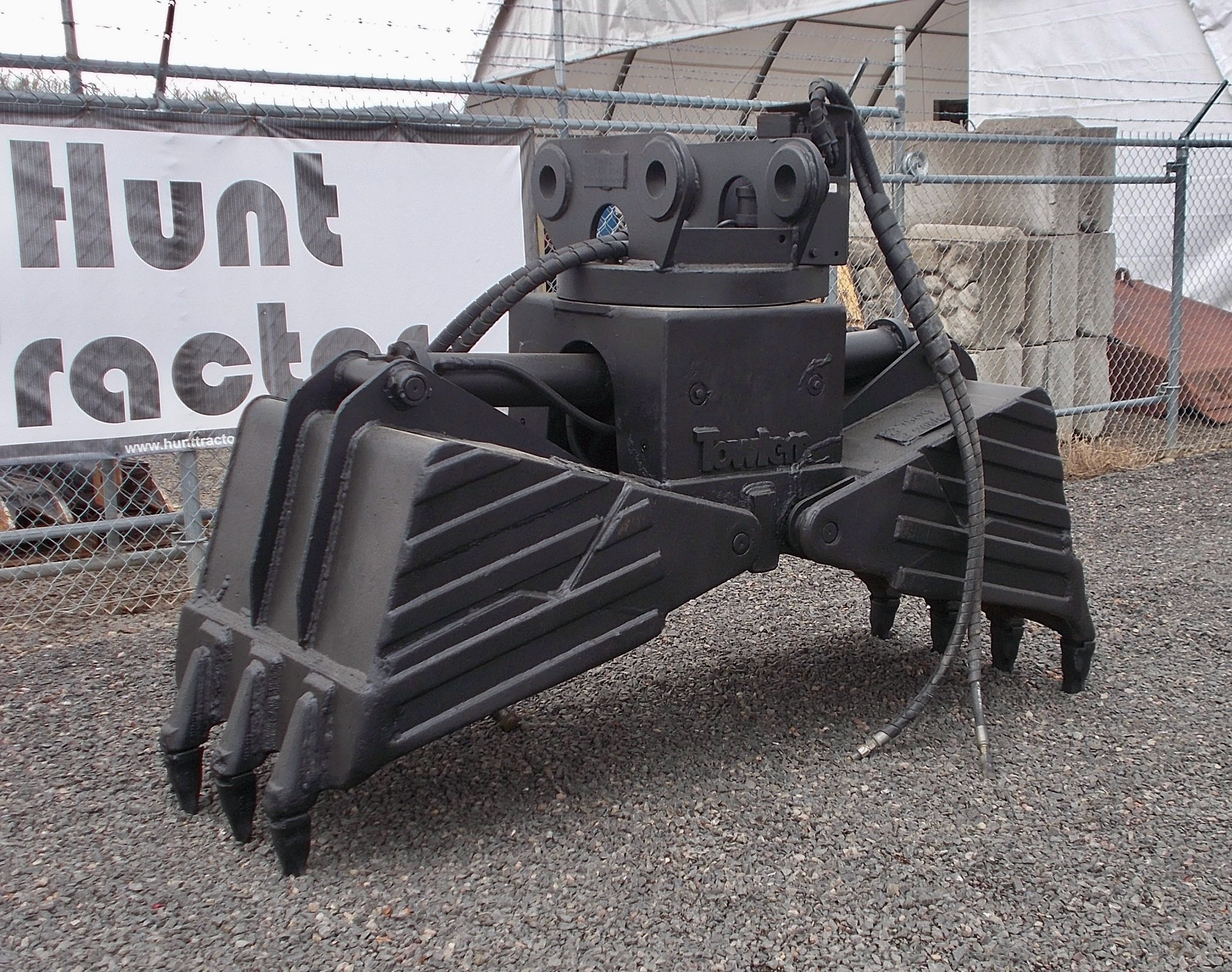 Attachment Zone - Used 33" Pin-On Clamshell Bucket For Sale