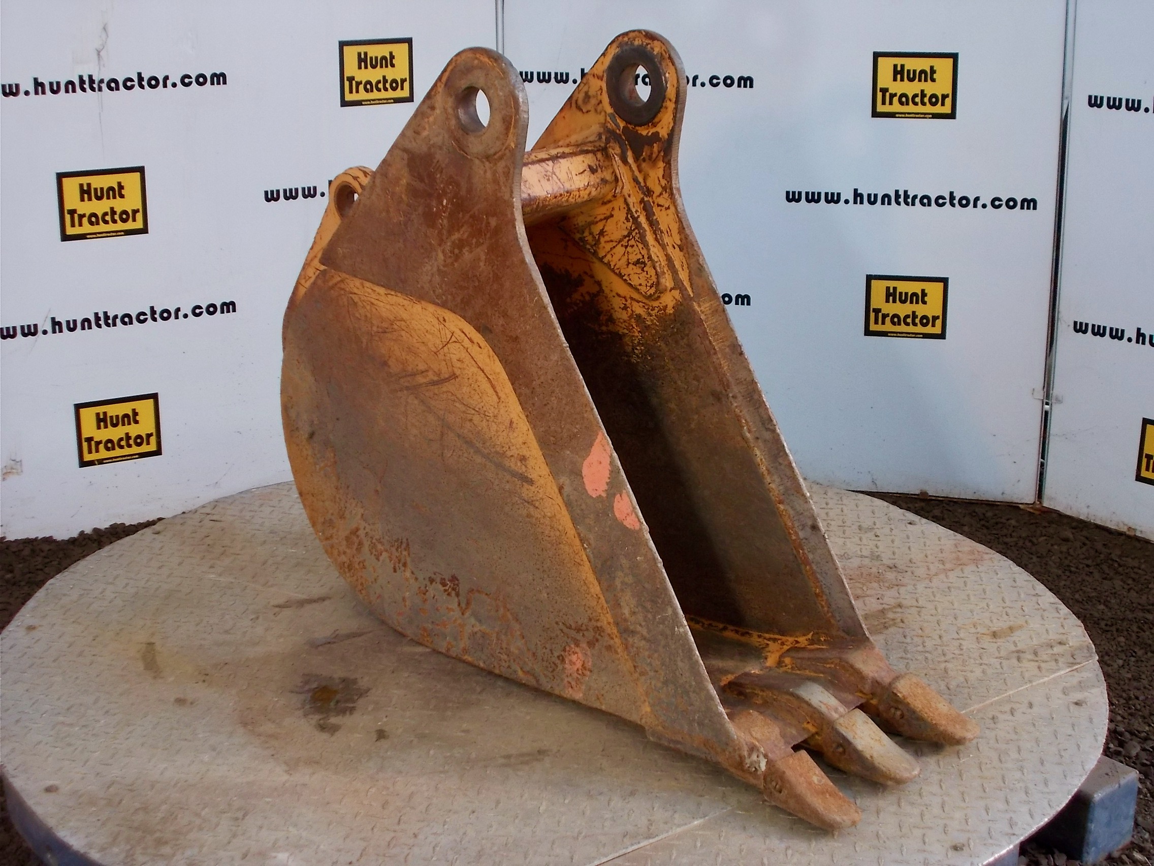 Attachment Zone - Used 12" Case 580N Pin-On Backhoe Bucket For Sale