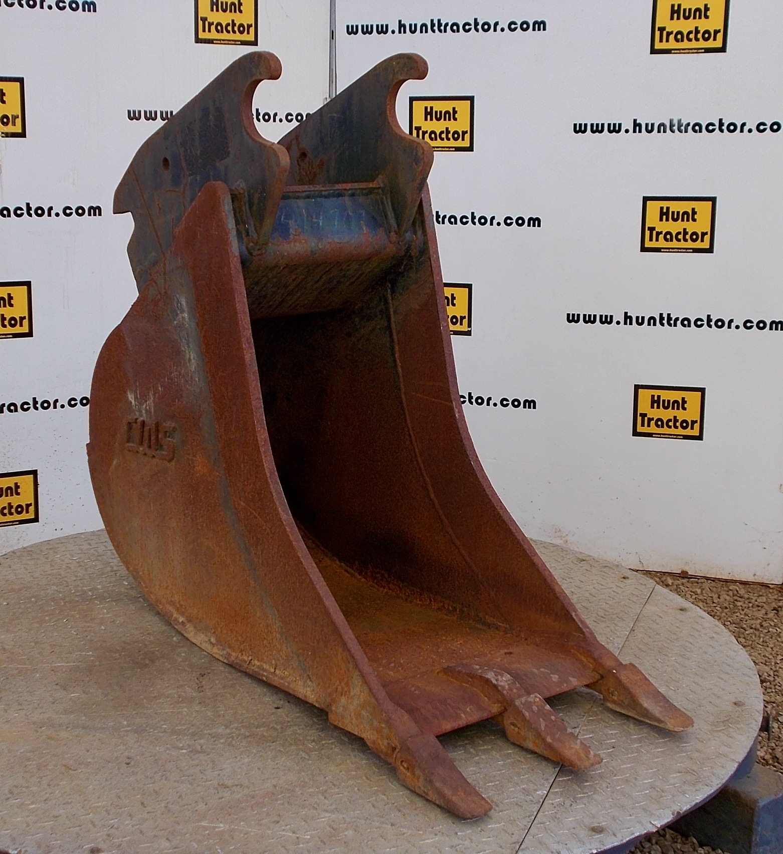 Attachment Zone - Used 18" CWS Wedge Excavator Bucket For Sale