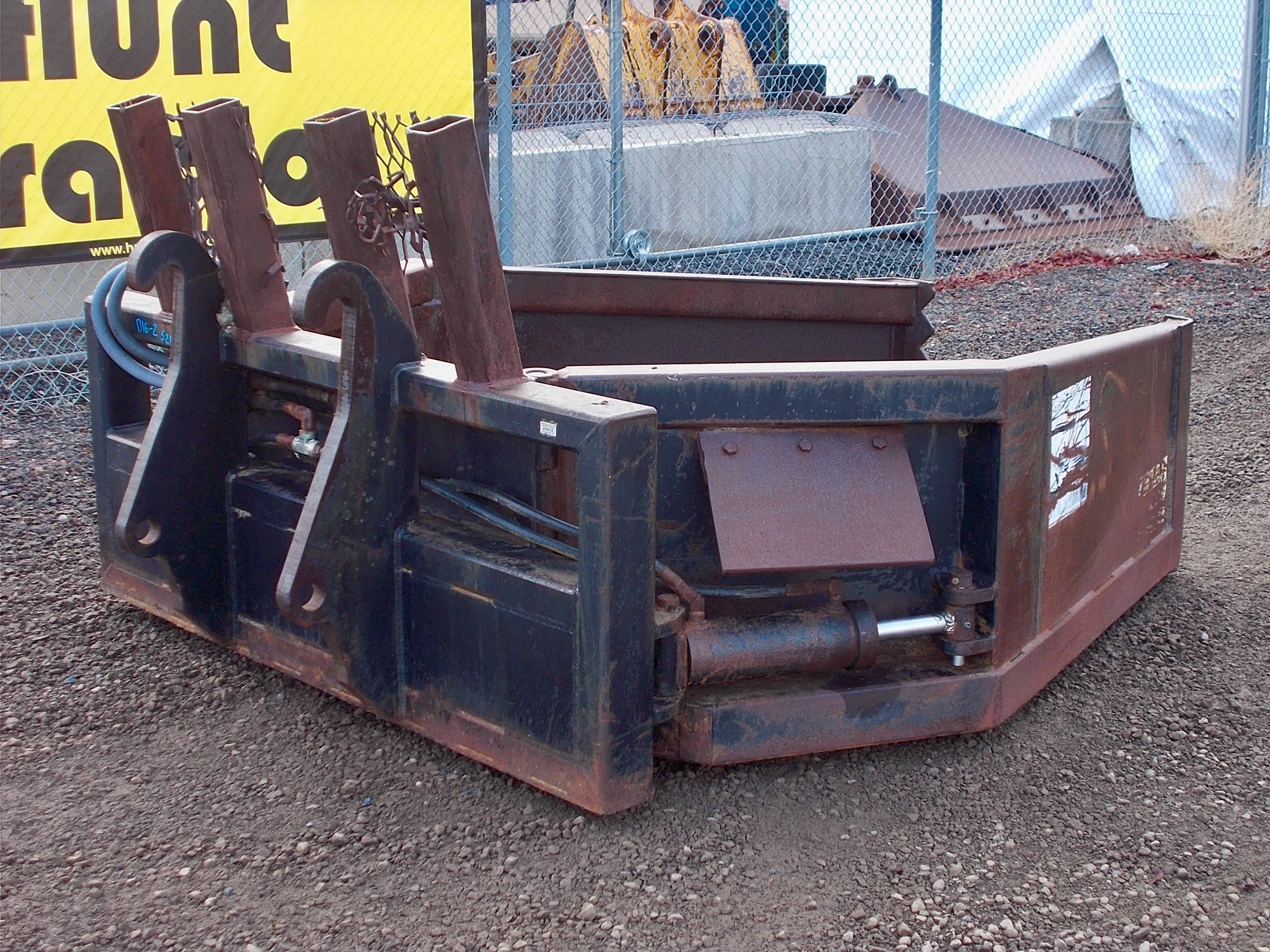 Attachment Zone - Used IT Hooks Claw Bucket Loader Bucket For Sale