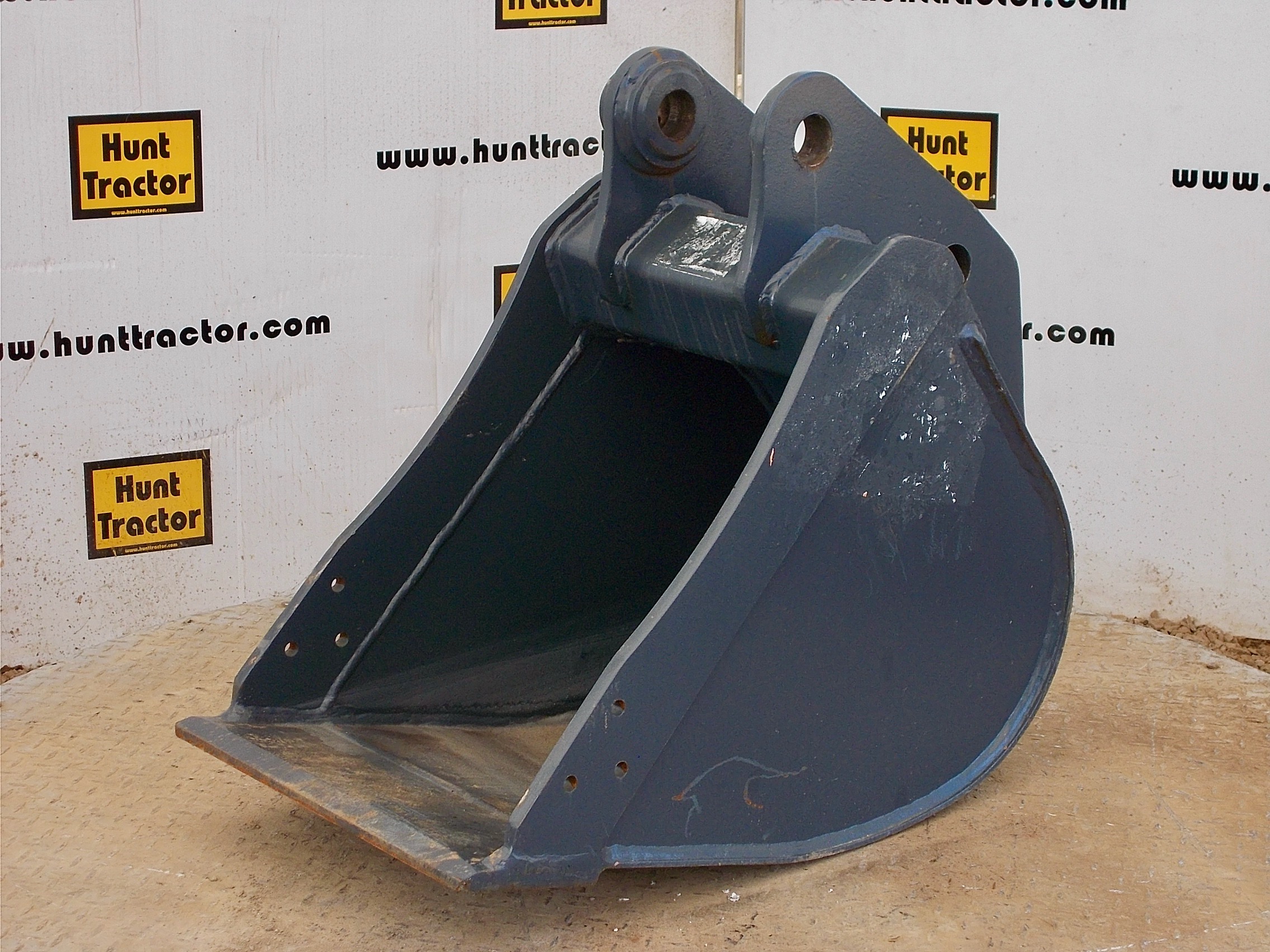 Attachment Zone - New 18" Takeuchi TB145 Pin-On Mini-Excavator Bucket ...