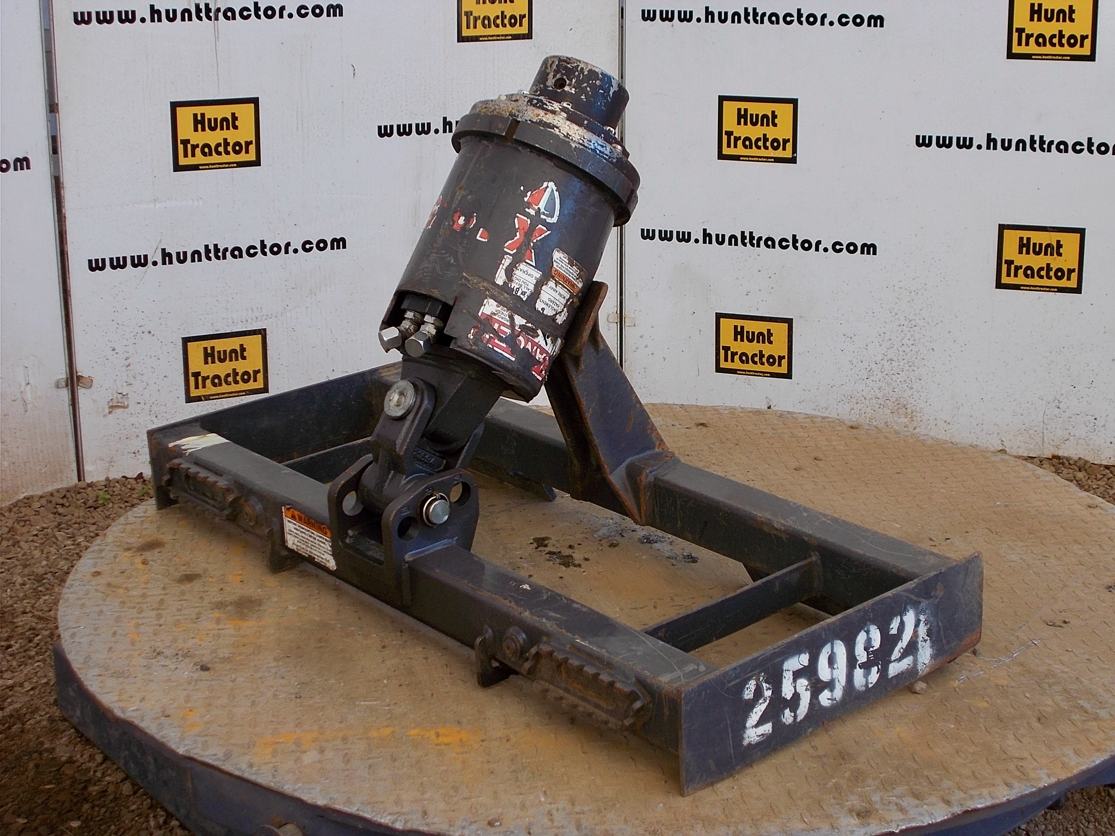 Attachment Zone - Used Caterpillar 430D Auger For Sale, 2" Hex Drive