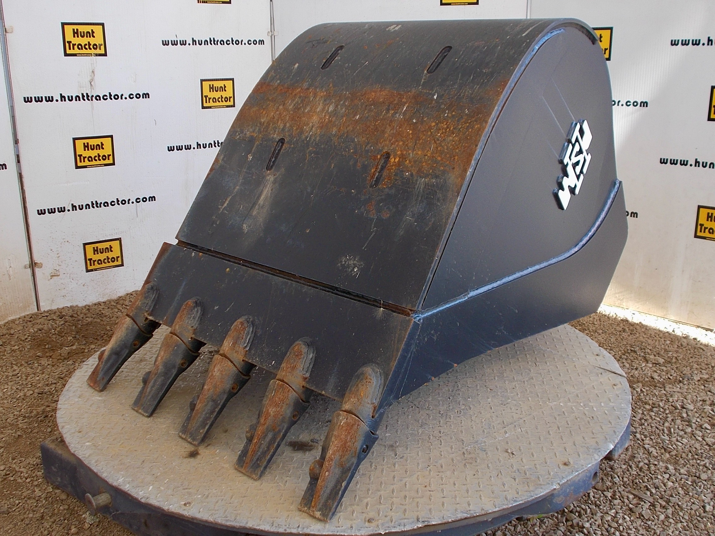 Attachment Zone - New 36" Komatsu PC138 Pin-On Excavator Bucket For Sale