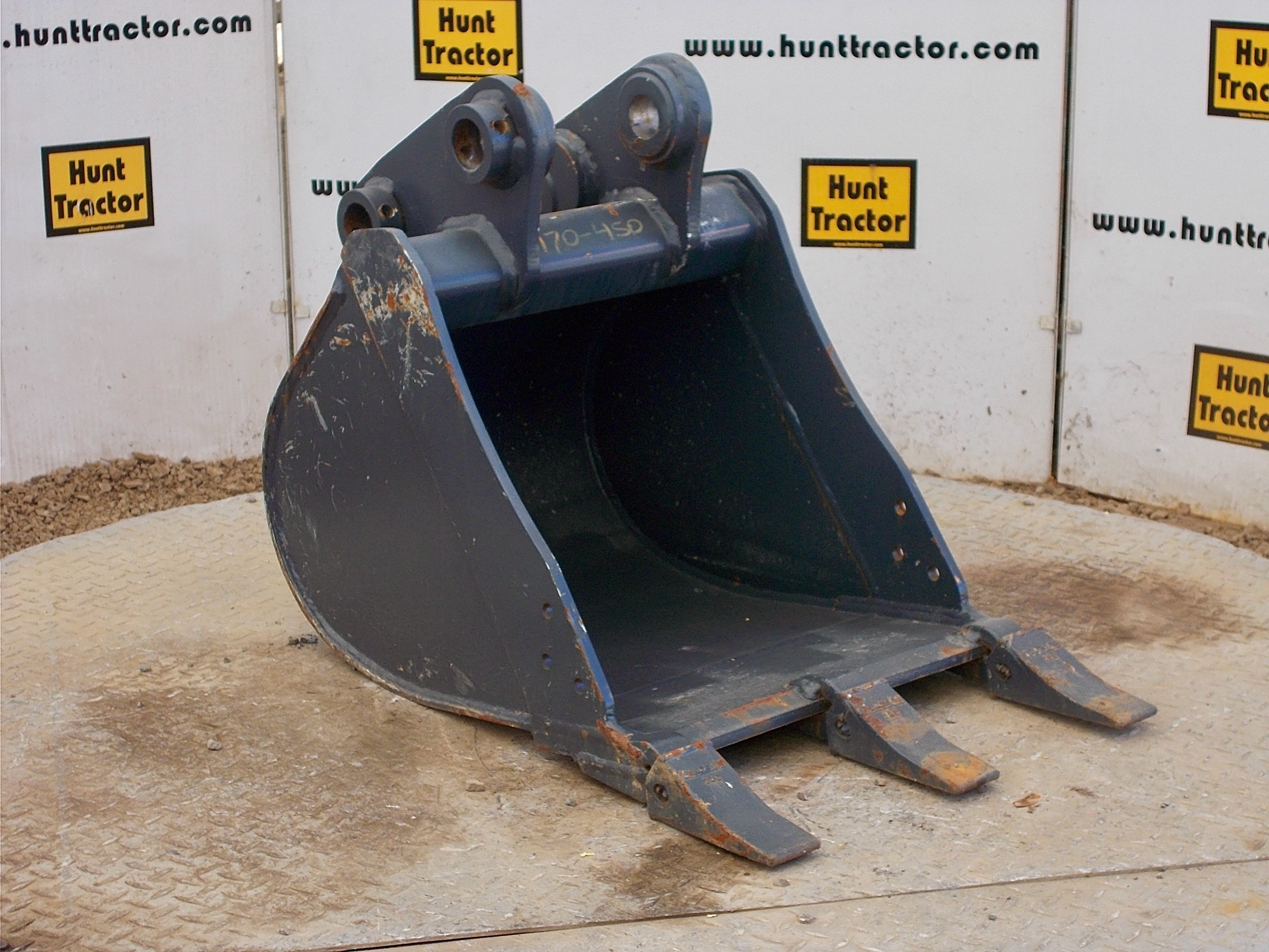 Attachment Zone - New 18" Terex HR16 Pin-On Mini-Excavator Bucket For Sale