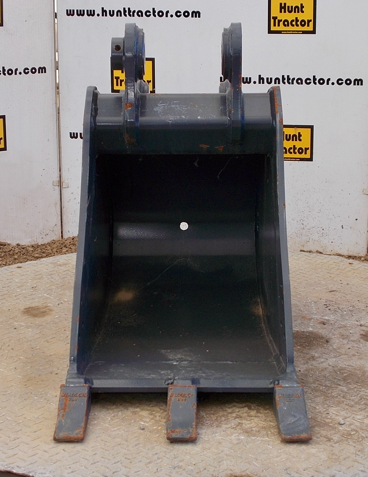 Attachment Zone - New 18" Case CX60C Pin-On Mini-Excavator Bucket For Sale