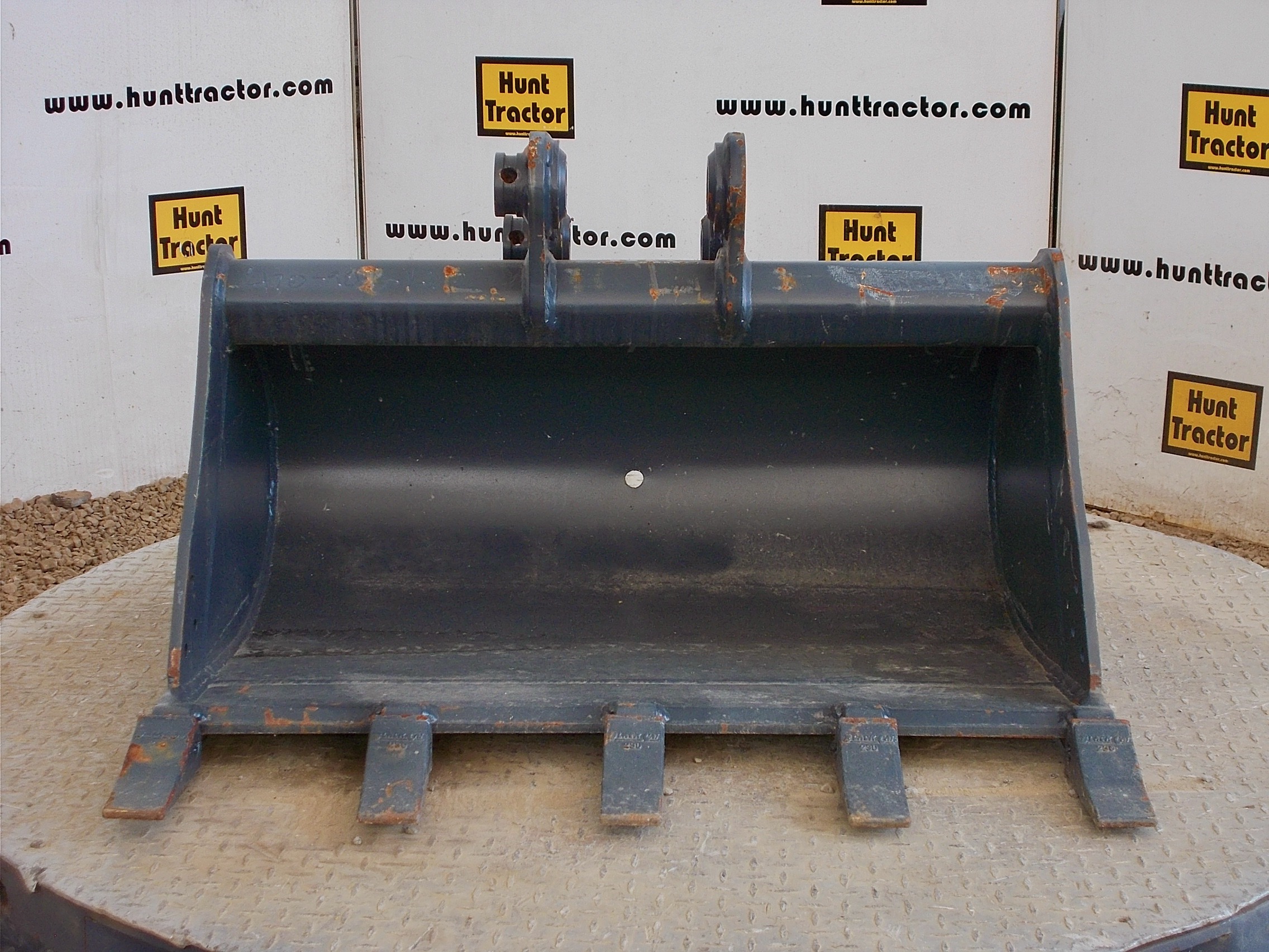 Attachment Zone - New 36" Pin-On Mini-Excavator Bucket For Sale