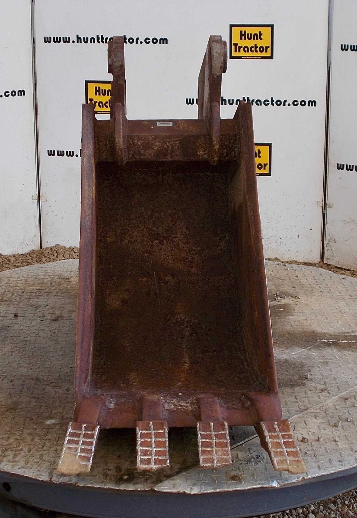 Attachment Zone - Used 16" Ford 555E Pin-On Backhoe Bucket For Sale