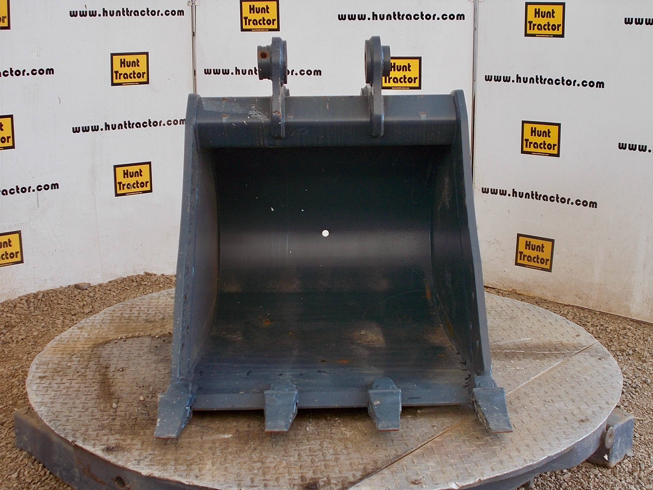 Attachment Zone - New 30" John Deere 75C Pin-On Excavator Bucket For Sale