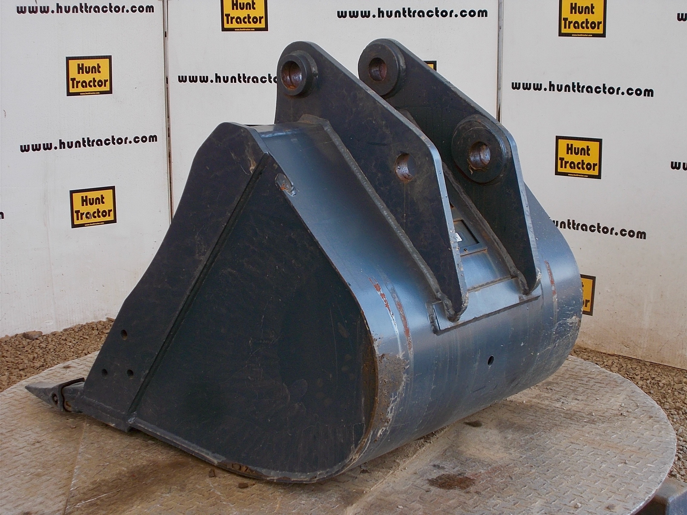 Attachment Zone - New 30" John Deere 75C Pin-On Excavator Bucket For Sale