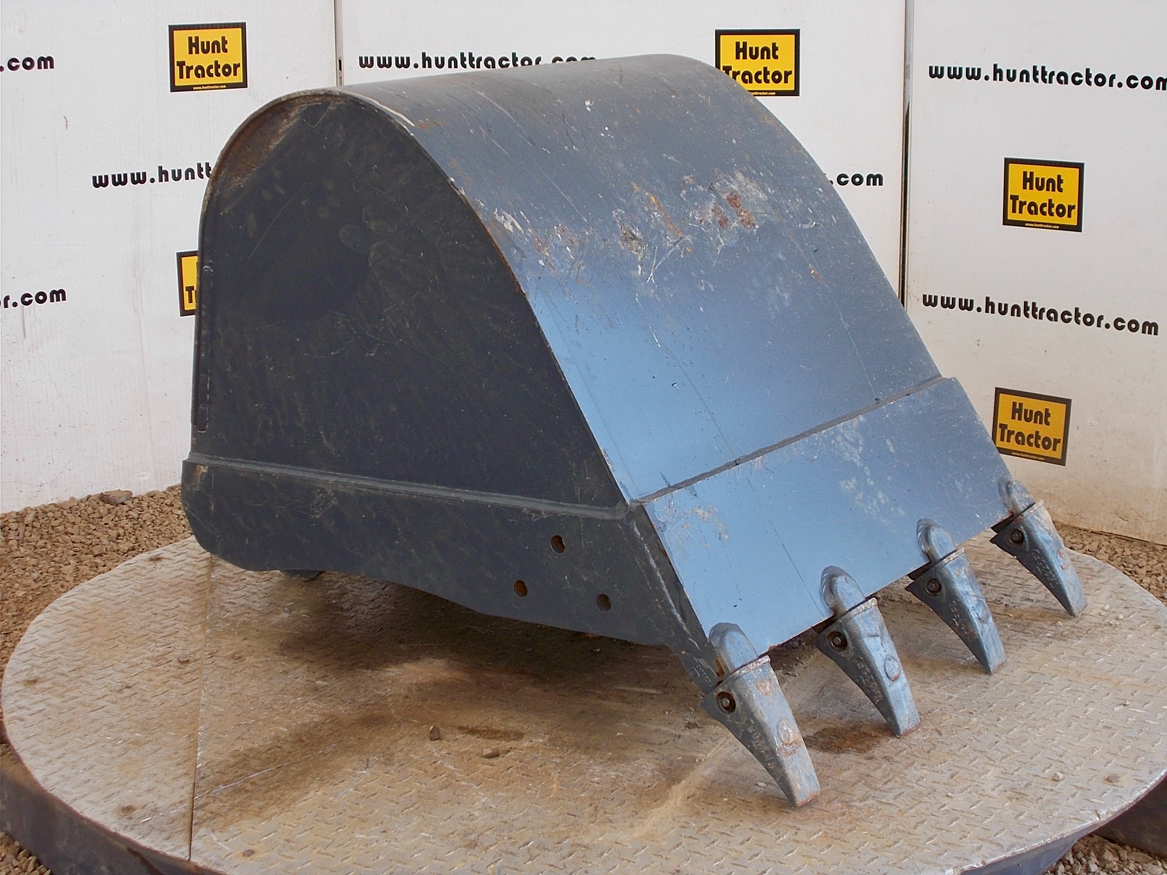 Attachment Zone - New 30" John Deere 75C Pin-On Excavator Bucket For Sale