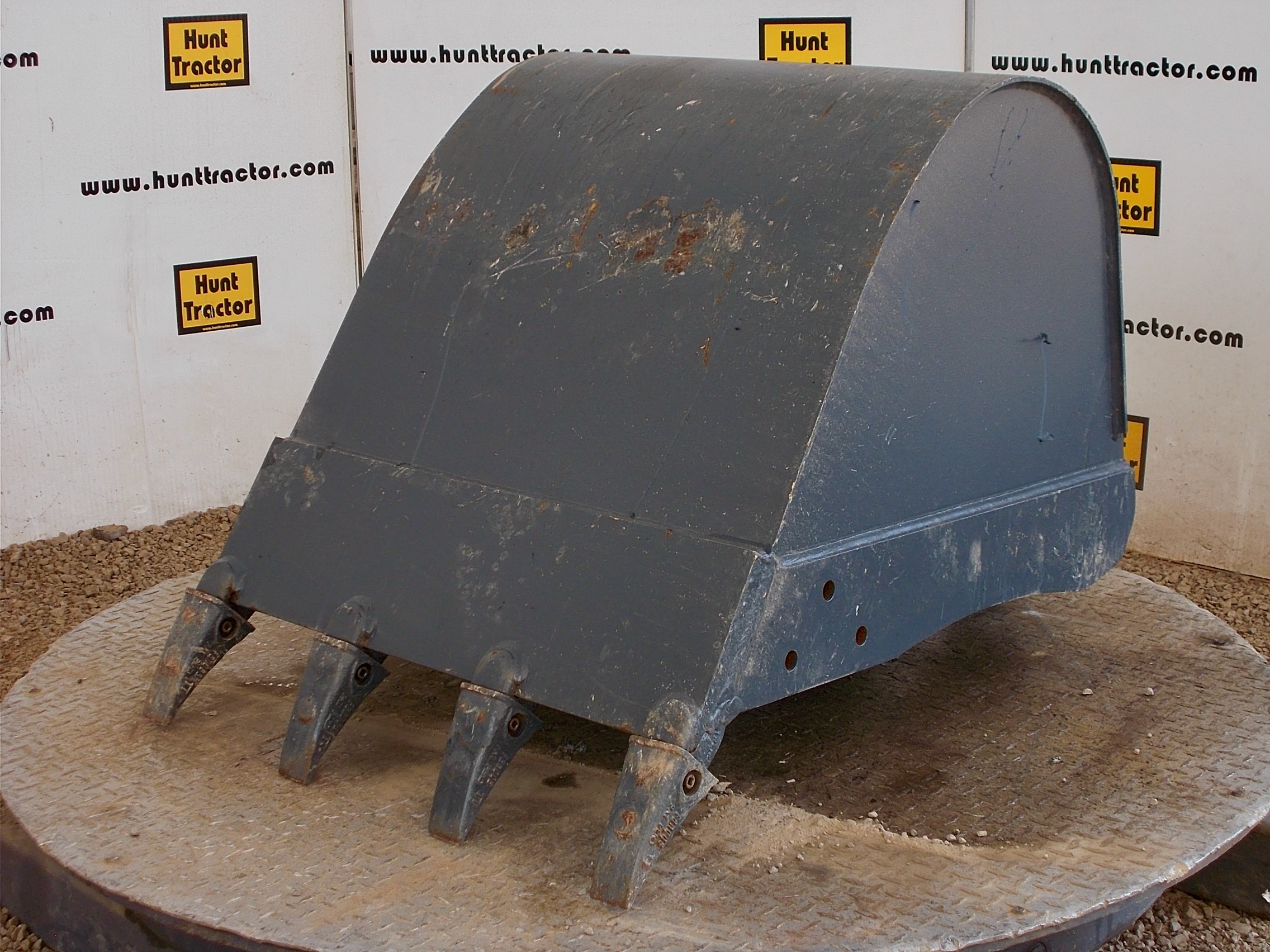 Attachment Zone - New 30" John Deere 75C Pin-On Excavator Bucket For Sale