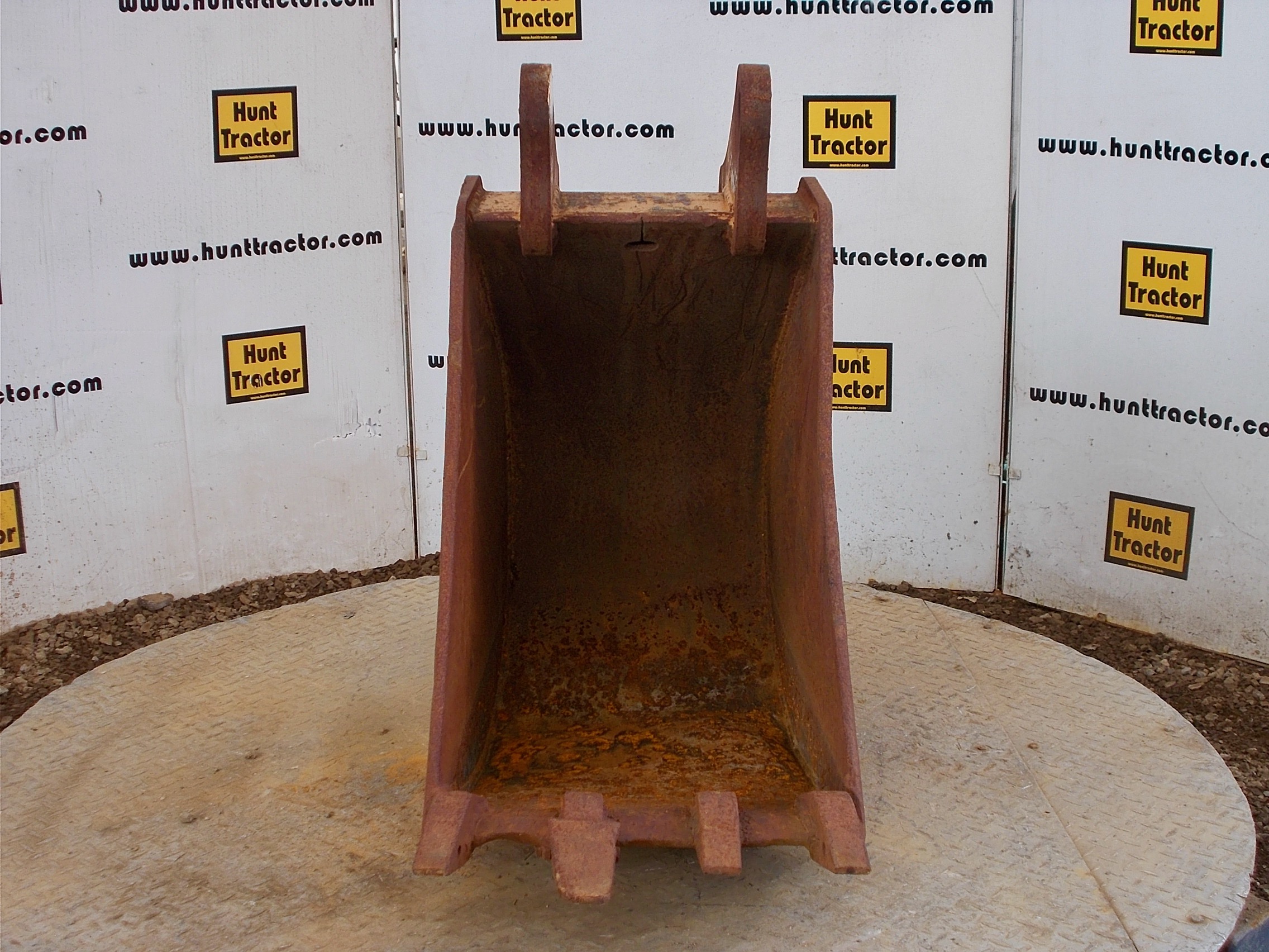 Attachment Zone - Used 18" John Deere 310E Pin-On Backhoe Bucket For Sale