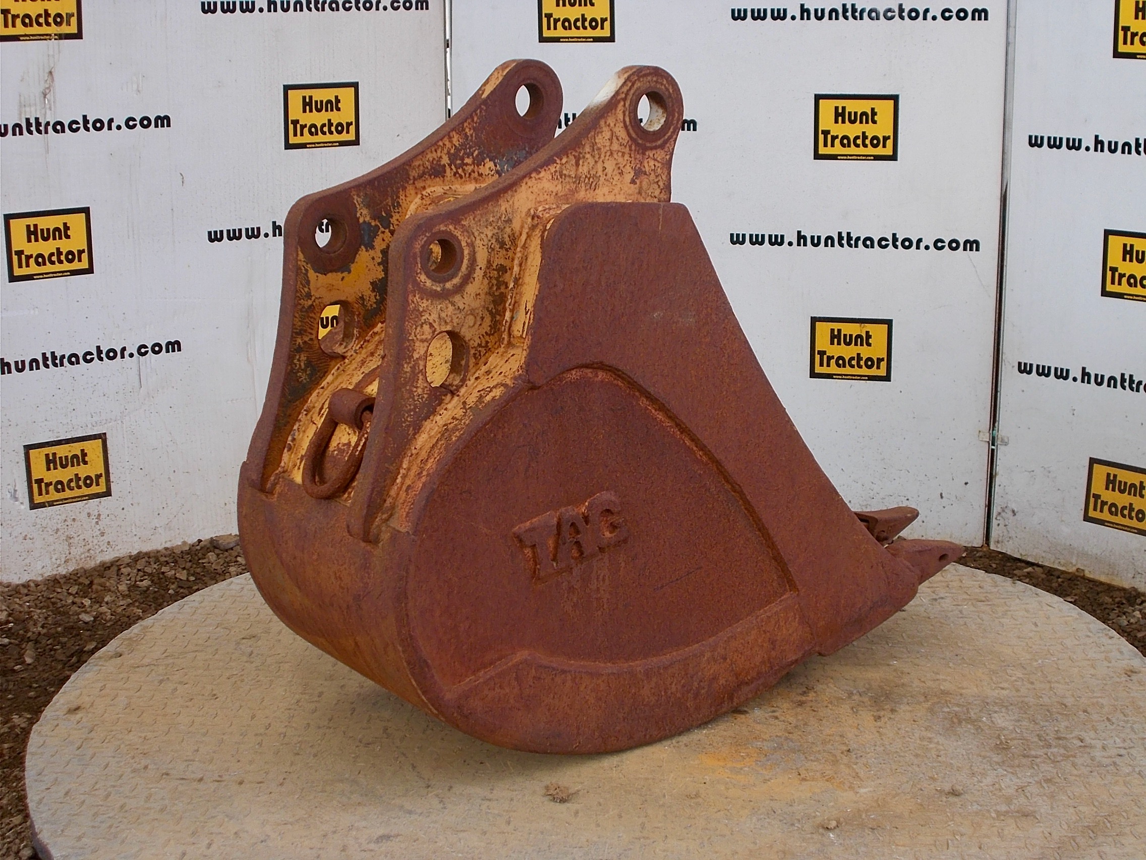 Attachment Zone - Used 18" John Deere 310E Pin-On Backhoe Bucket For Sale
