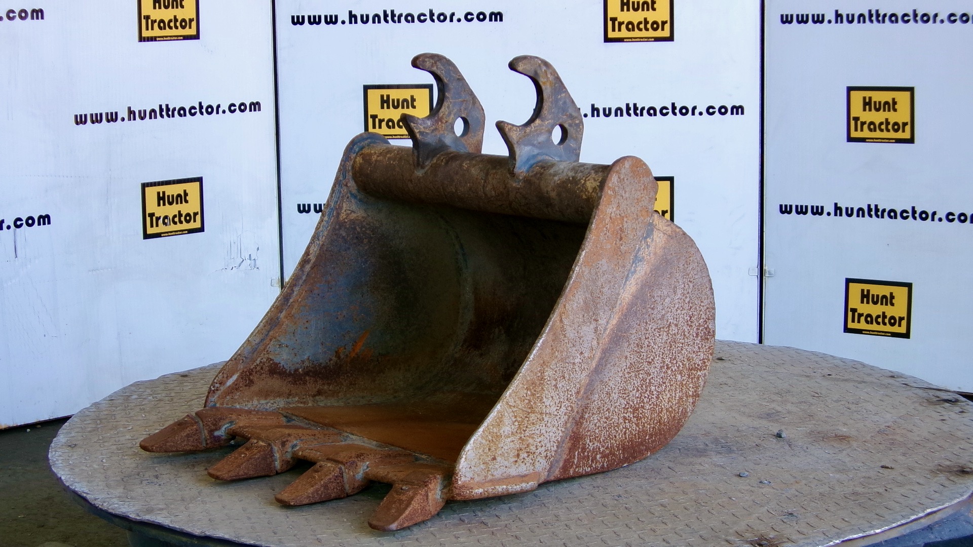 Attachment Zone - Used 24" Hitachi EX35U John Deere Wedge Mini ...