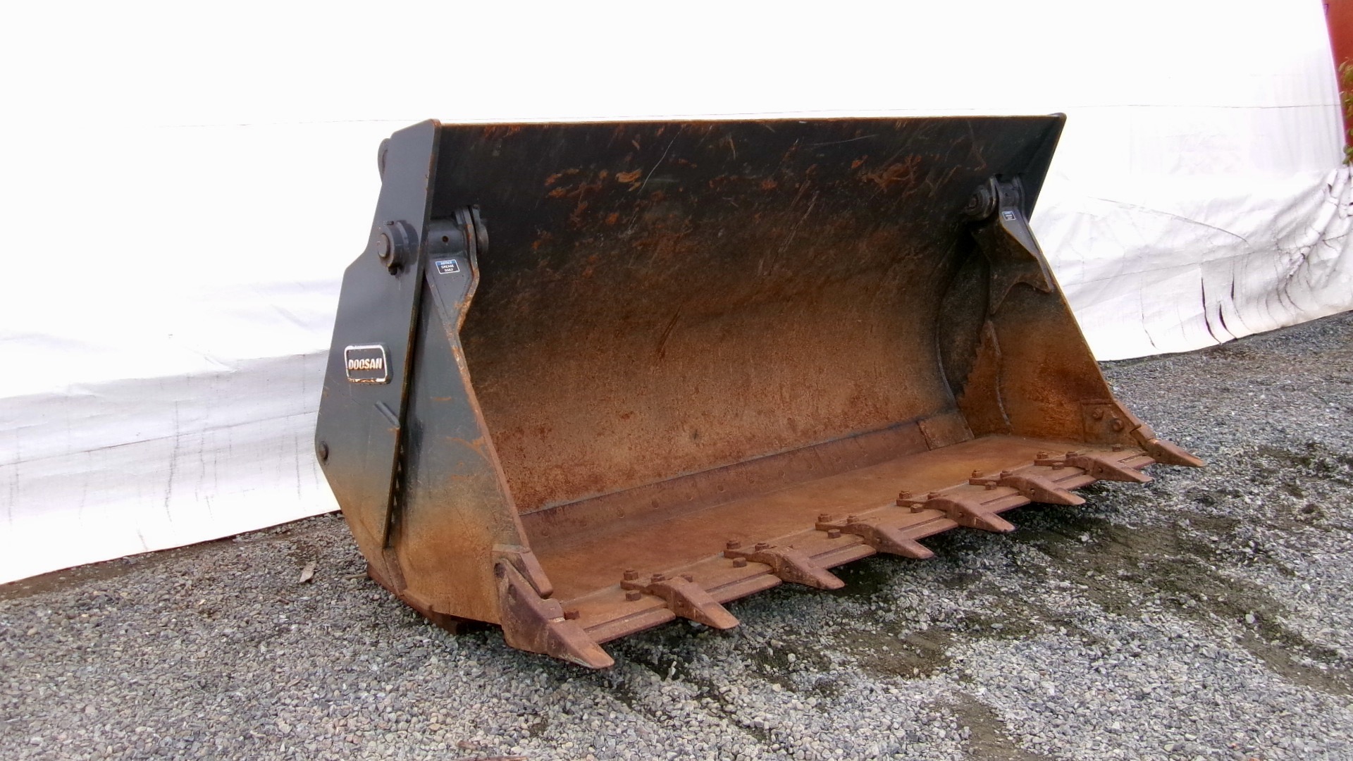 Attachment Zone - Used 111" JRB 416 Quick Change 4-1 Loader Bucket For Sale