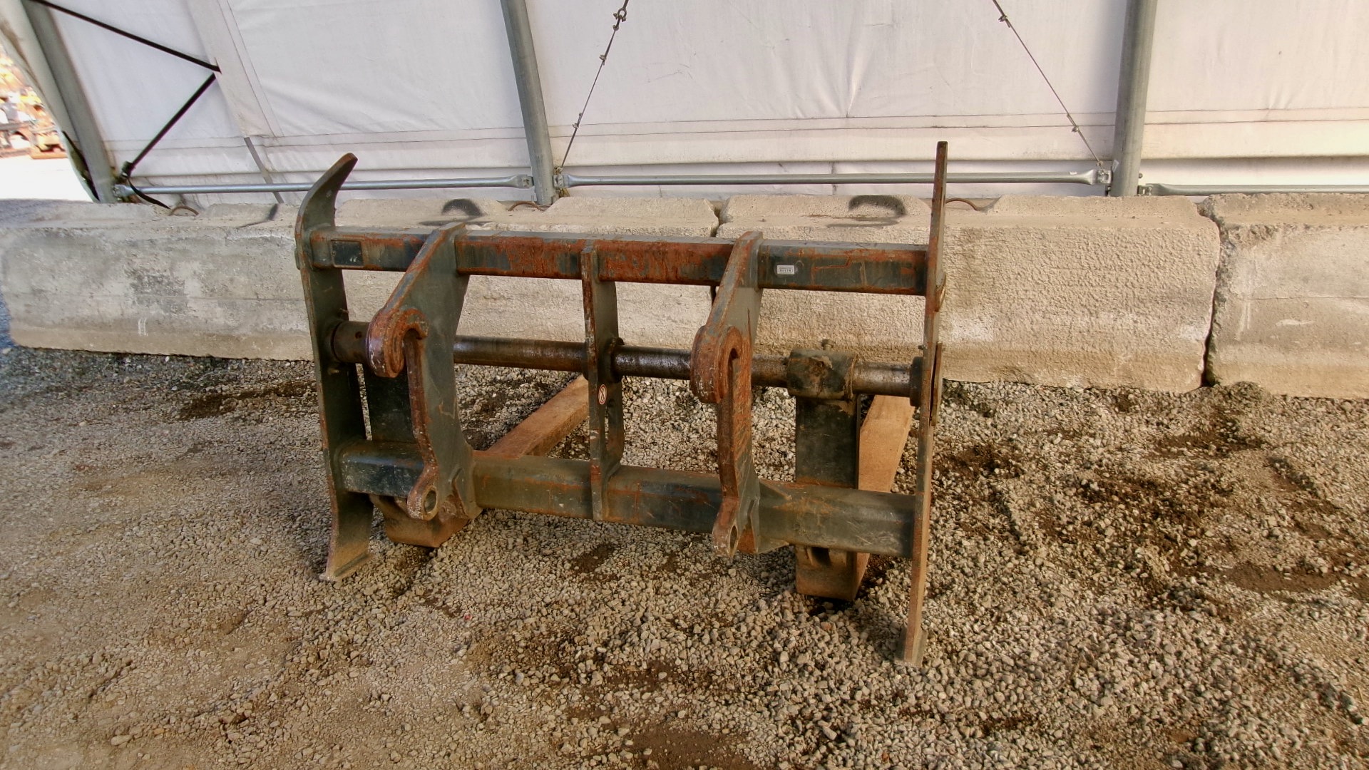 Attachment Zone - Used 60" JRB 416 Quick Change Forks For Sale