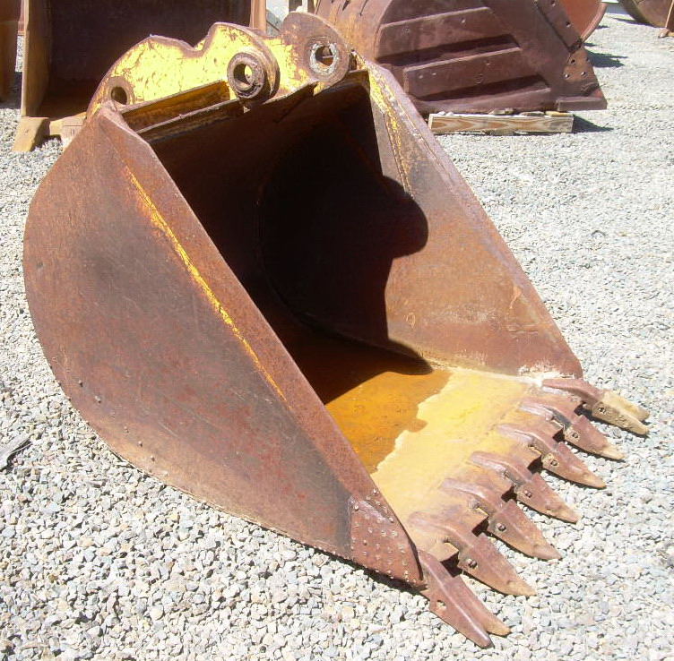 Attachment Zone - Used 36" Case 580C Pin-On Backhoe Bucket For Sale