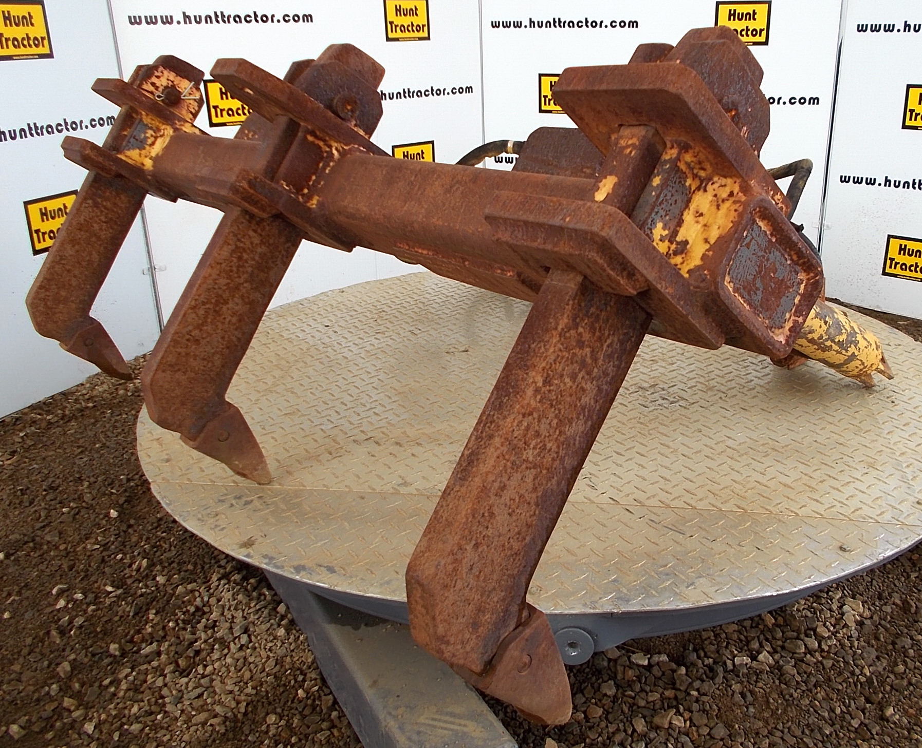 Attachment Zone - John Deere 550G: Crawler / Dozer Ripper & Shank ...